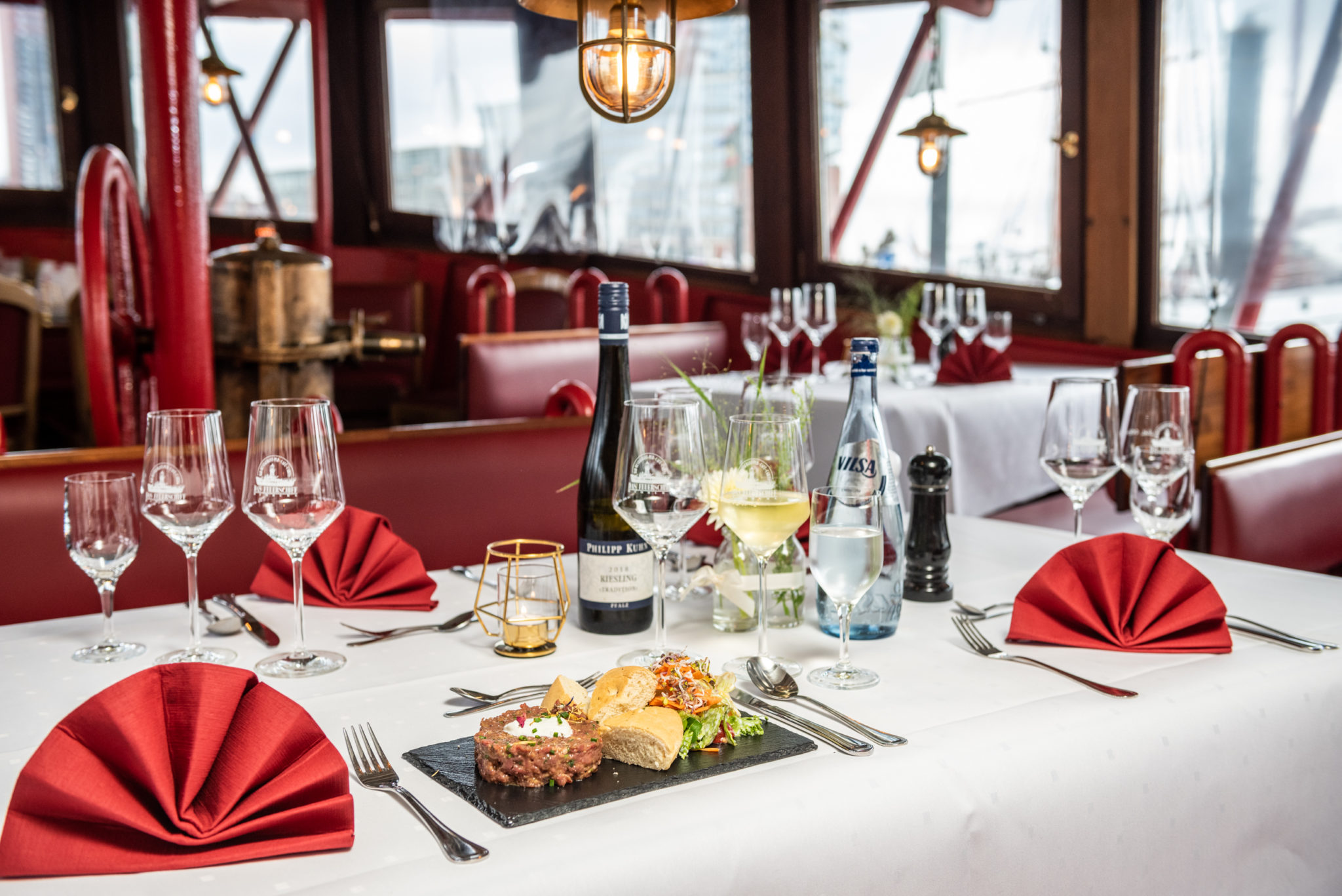 Restaurant - Essen & Trinken auf der Elbe